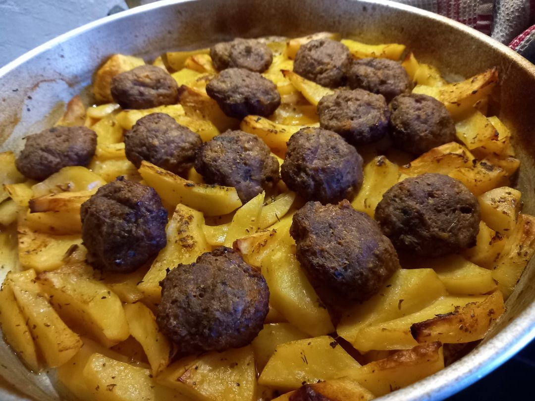 Κεφτέδες στο φούρνο με πατάτες - Cook For All